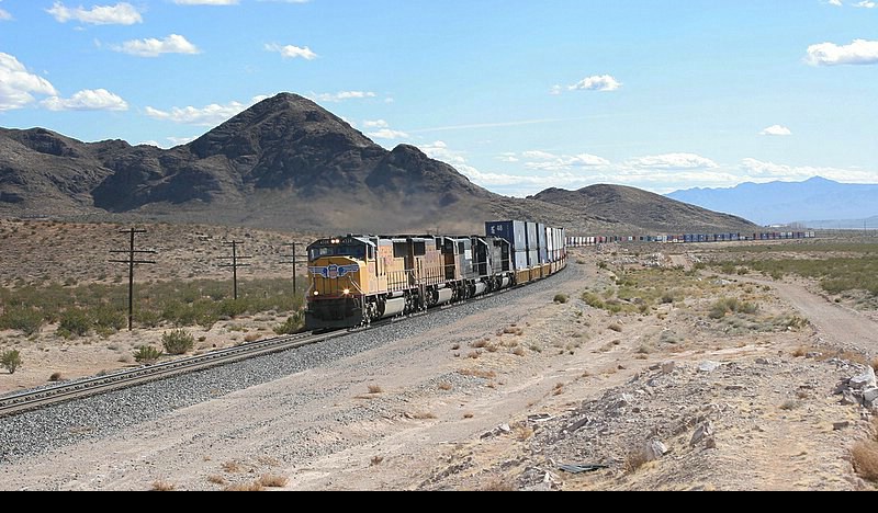 Eastbound stack train passing through the "S" curve